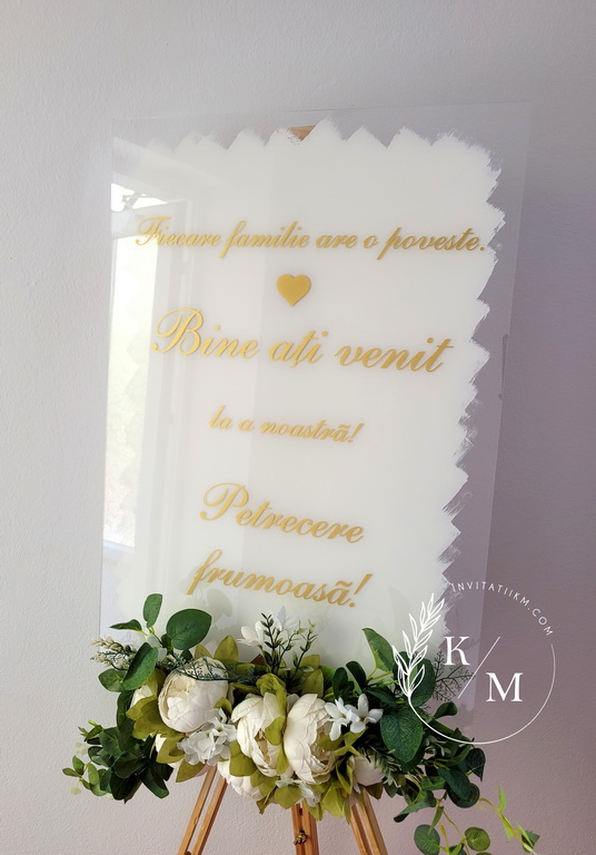 Panou intampinare invitati nunta alb si auriu, Fiecare familie are o ...
