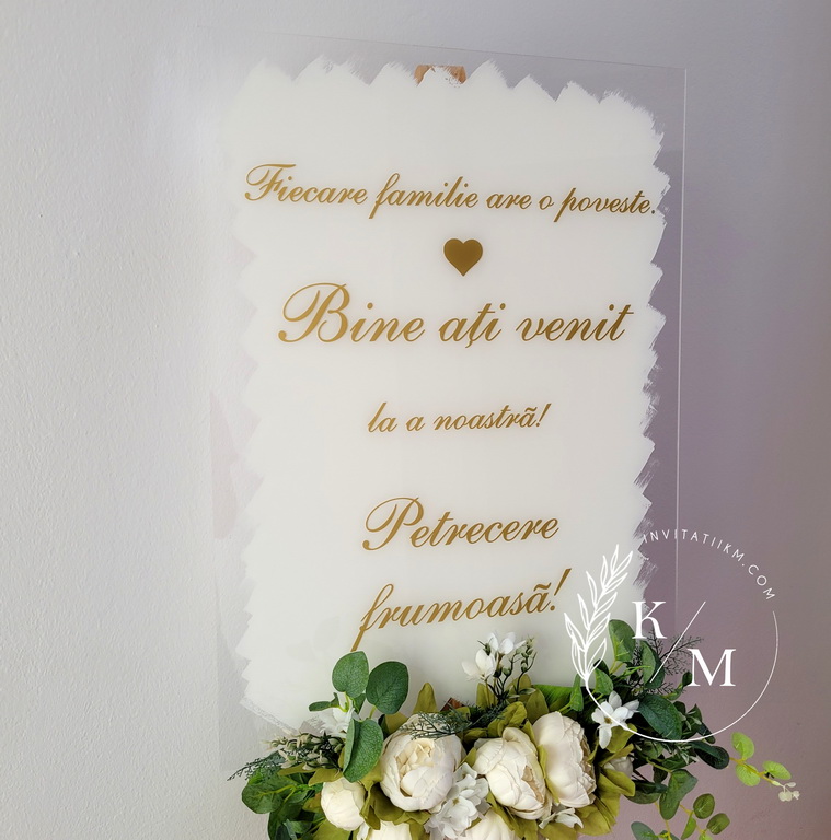 Panou intampinare invitati nunta alb si auriu, Fiecare familie are o ...